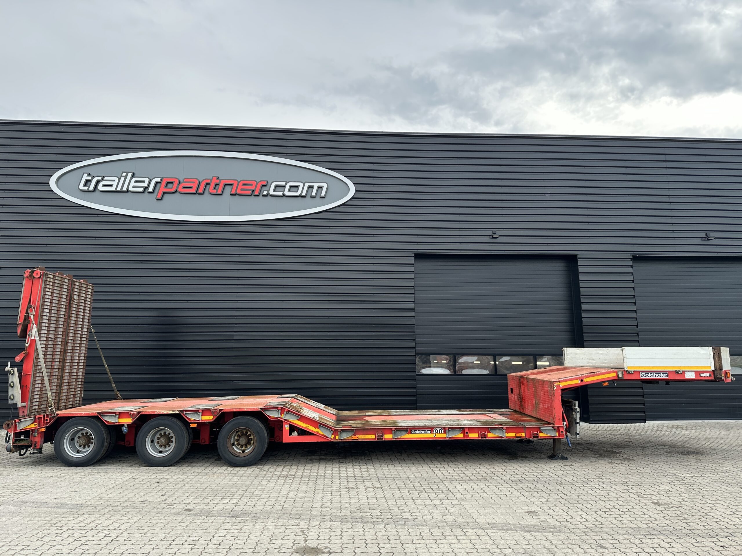 Goldhofer 3 aksel maskintrailer m. udtræk / Ramper - Trailerpartner